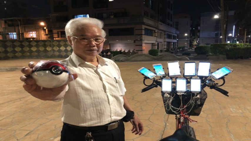 Pokemon Go Grandpa Uses 21 Mobile Phones When Play To Catch ’Em All