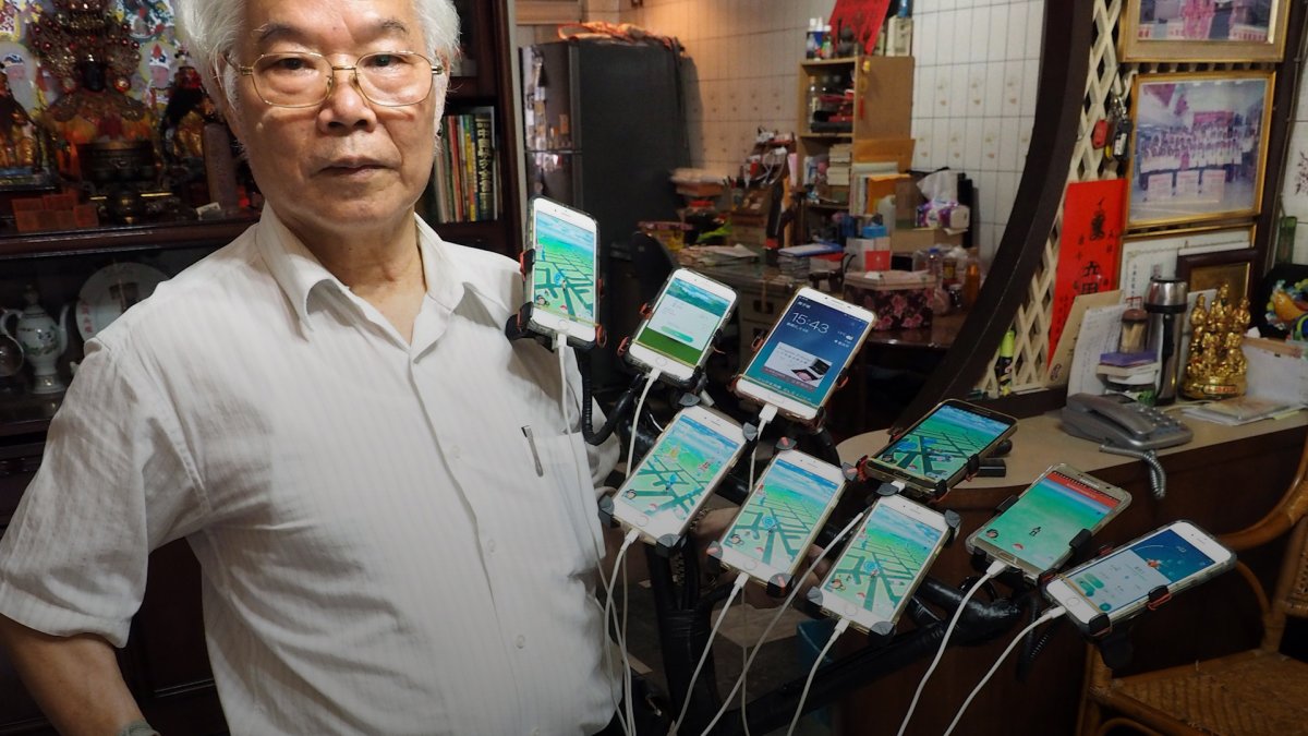 Pokemon Go Grandpa Levels Up His Game To Incredible Point