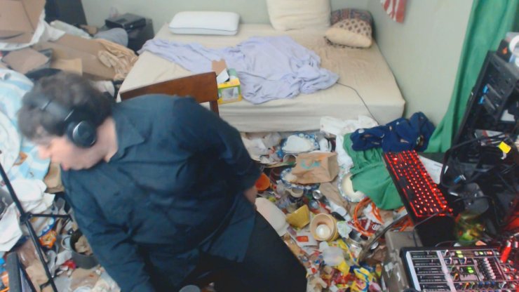 Twitch Streamer Living In The Dirtiest Room In The World
