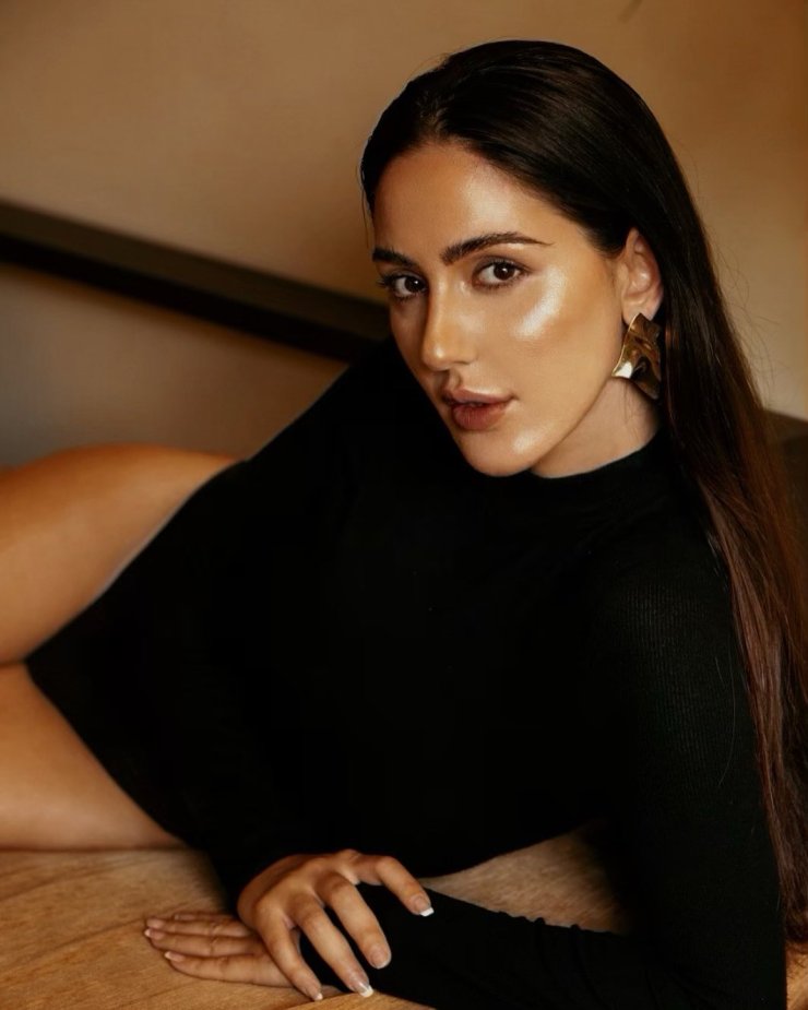 Dutch Actress Farah Karimaee Is Teasing Fans With Super Sultry Looks