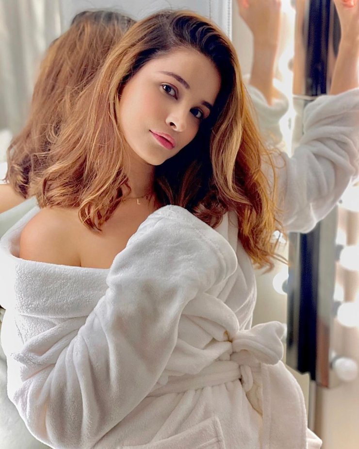 Beautiful Pictures Of Chetna Pande Will Make Your Heart Race