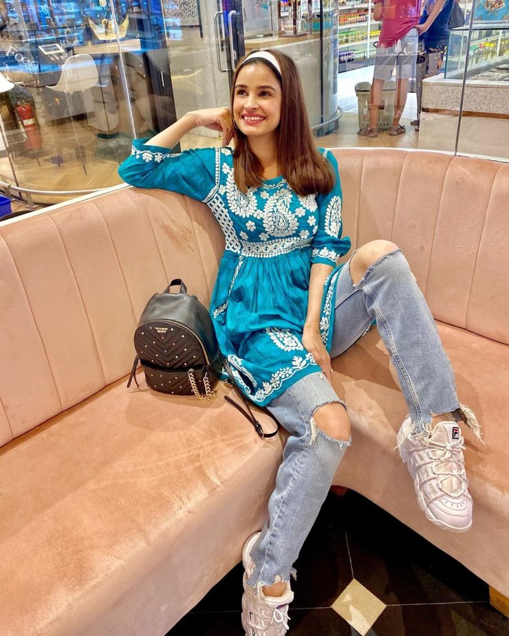 Beautiful Pictures Of Chetna Pande Will Make Your Heart Race